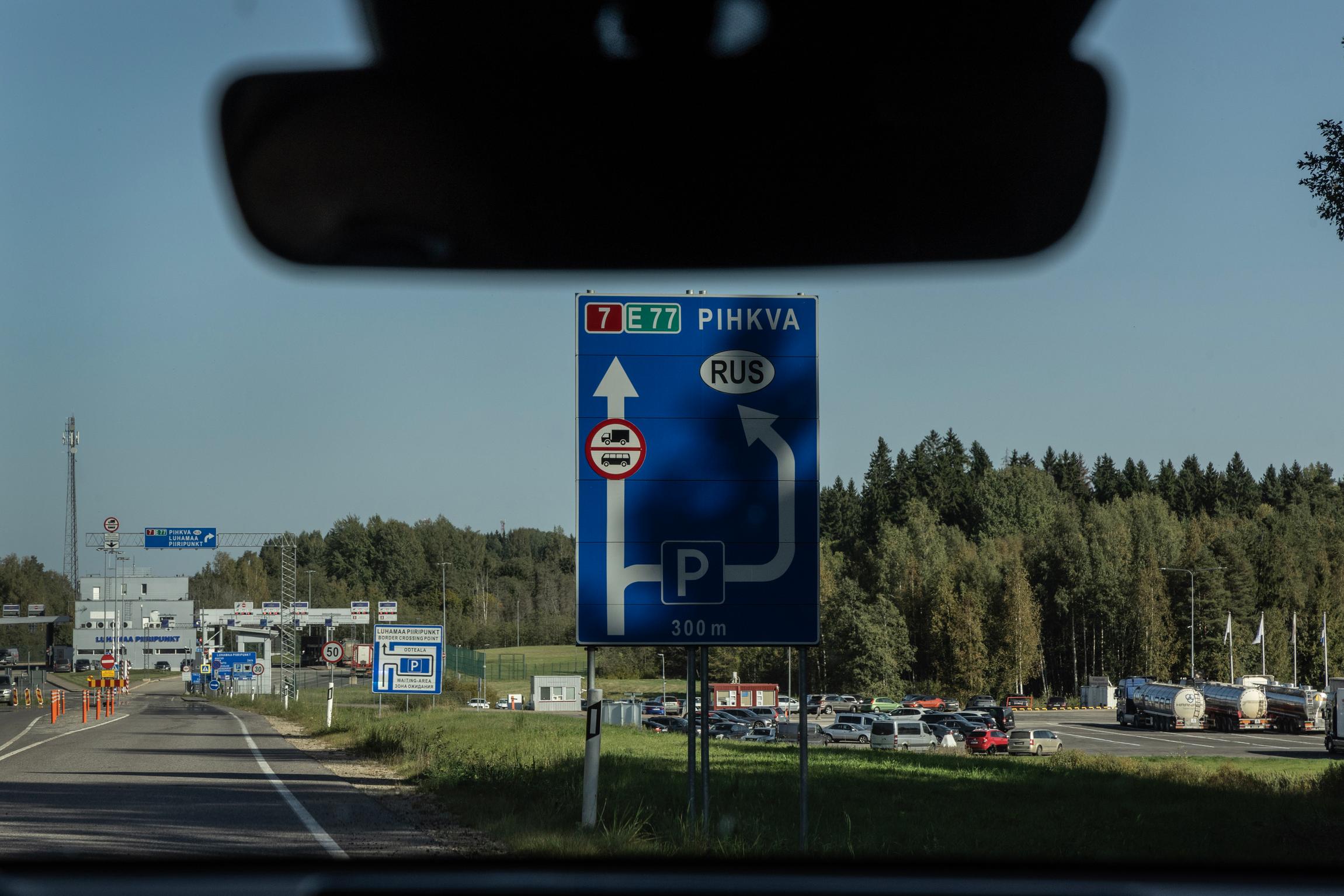 Estonia ramps up 'fortification' of its border with Russia