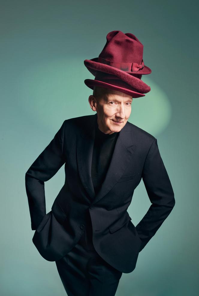 Le Palais Galliera tire son chapeau à Stephen Jones