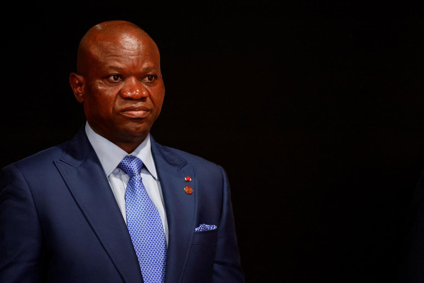 Au Gabon, le général Brice Oligui Nguema se taille une Constitution sur ...
