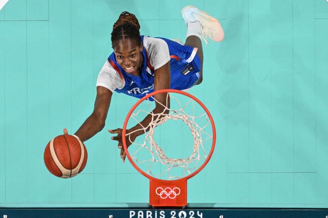 Dominique Malonga, the first Frenchwoman to dunk in a match