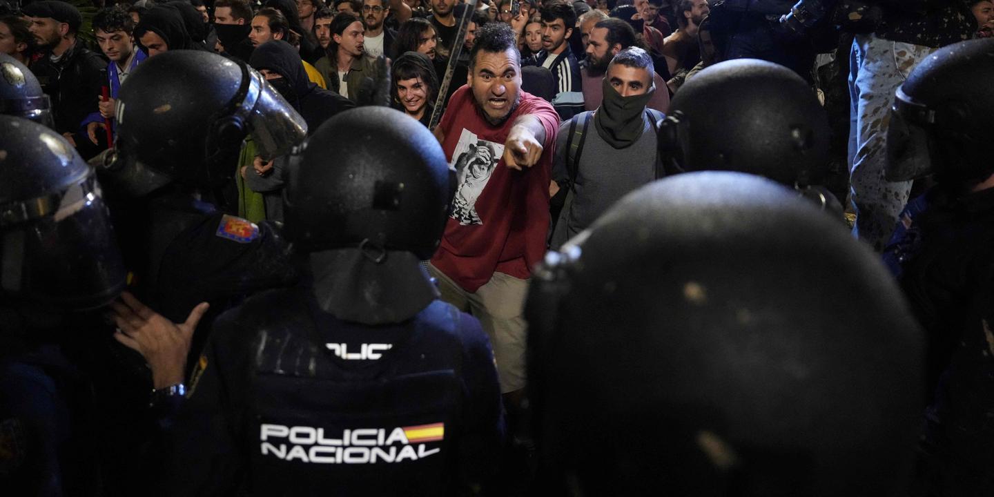 Thousands protest in Valencia as distrust in Spanish government grows ...