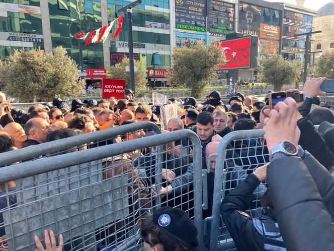 A Istanbul, un bout de trottoir « où se joue la démocratie turque