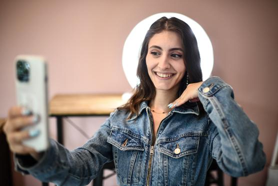Bannie de TikTok, l’influenceuse Ophenya signalée à la justice par la ...