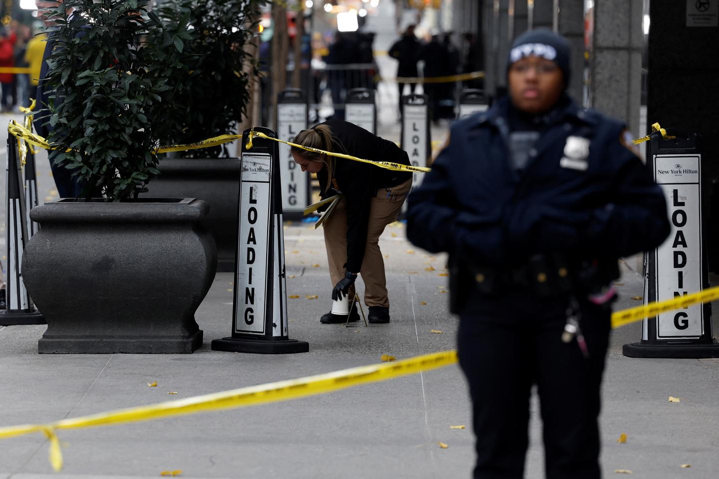 Chasse à l’homme à New York après l’assassinat en pleine rue de Brian ...