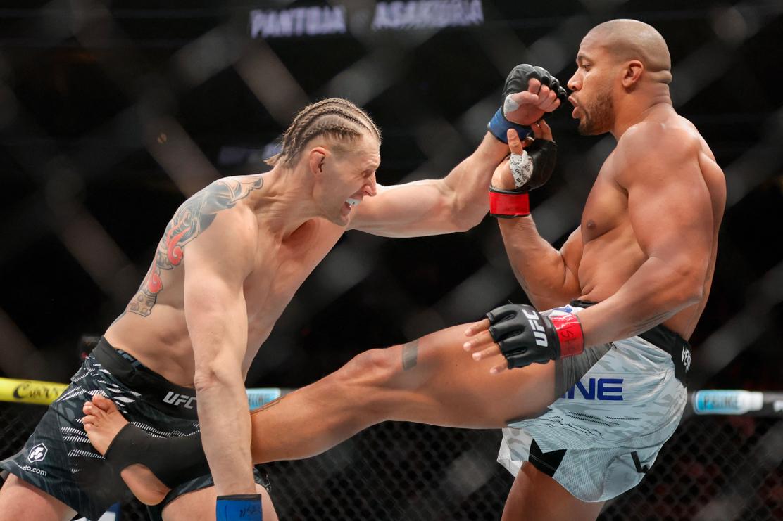 MMA : après quinze mois d’absence, Ciryl Gane s’impose dans la douleur ...