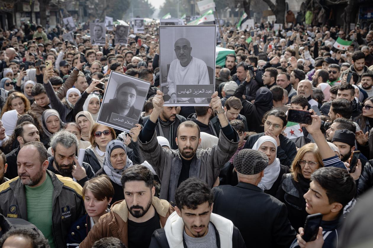 Syrie : à Damas, les poignantes obsèques de l’opposant Mazen Al-Hamada