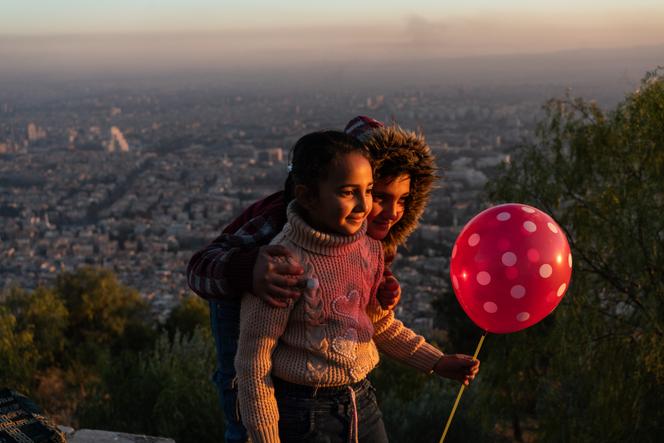 From the heights of Mount Qasioun, Syrians 'breathe in freedom'