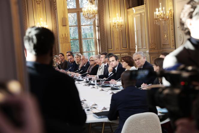 Premier conseil des ministres pour le gouvernement de François Bayrou ...