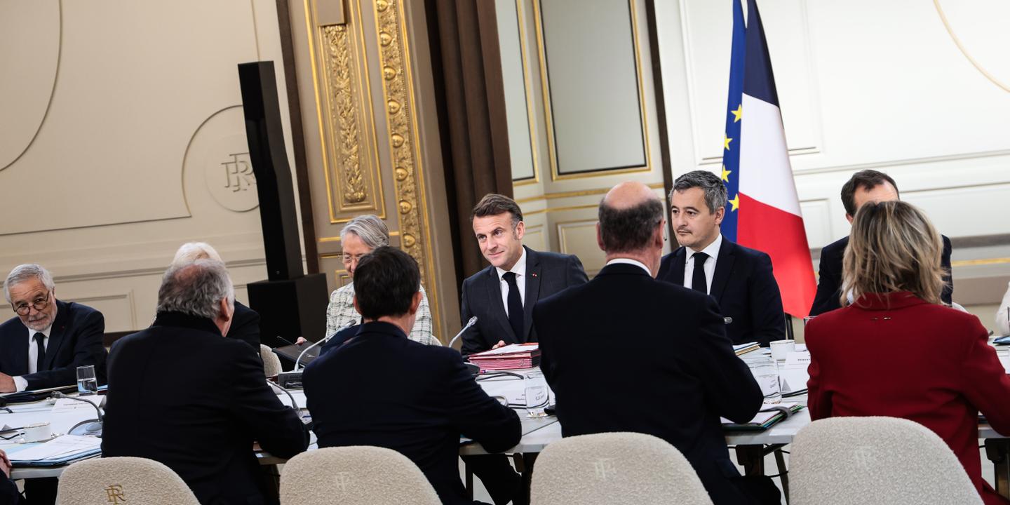 Face au nouveau gouvernement, Emmanuel Macron prodigue ses conseils ...