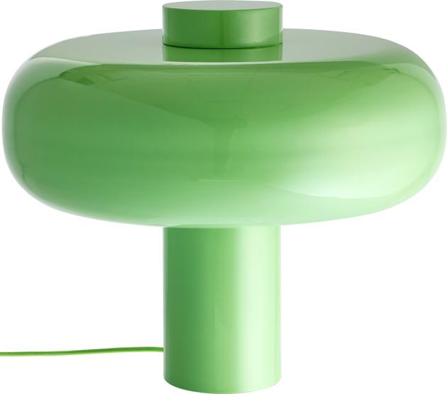 La lampe, un objet de design de nouveau dans la lumière