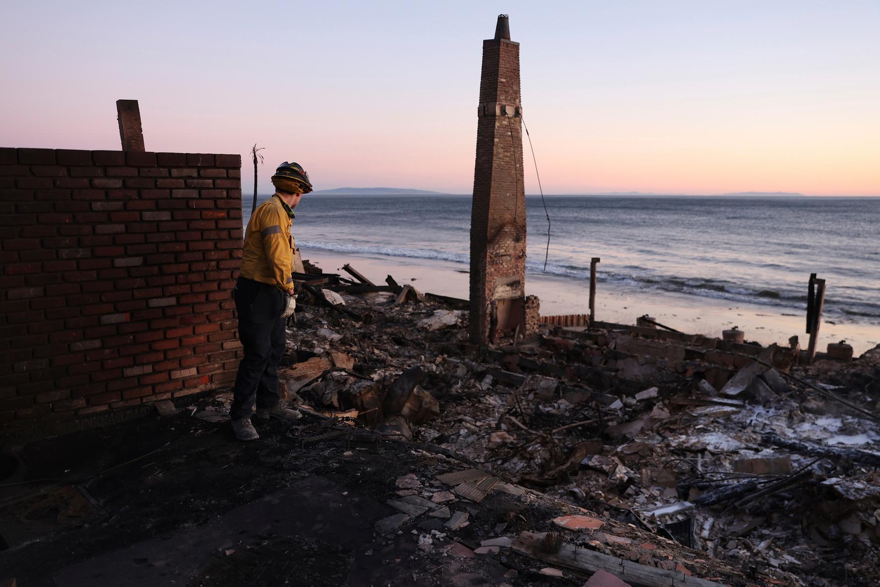 Incendies à Los Angeles : des conditions météo « extrêmement critiques » attendues avec le ...