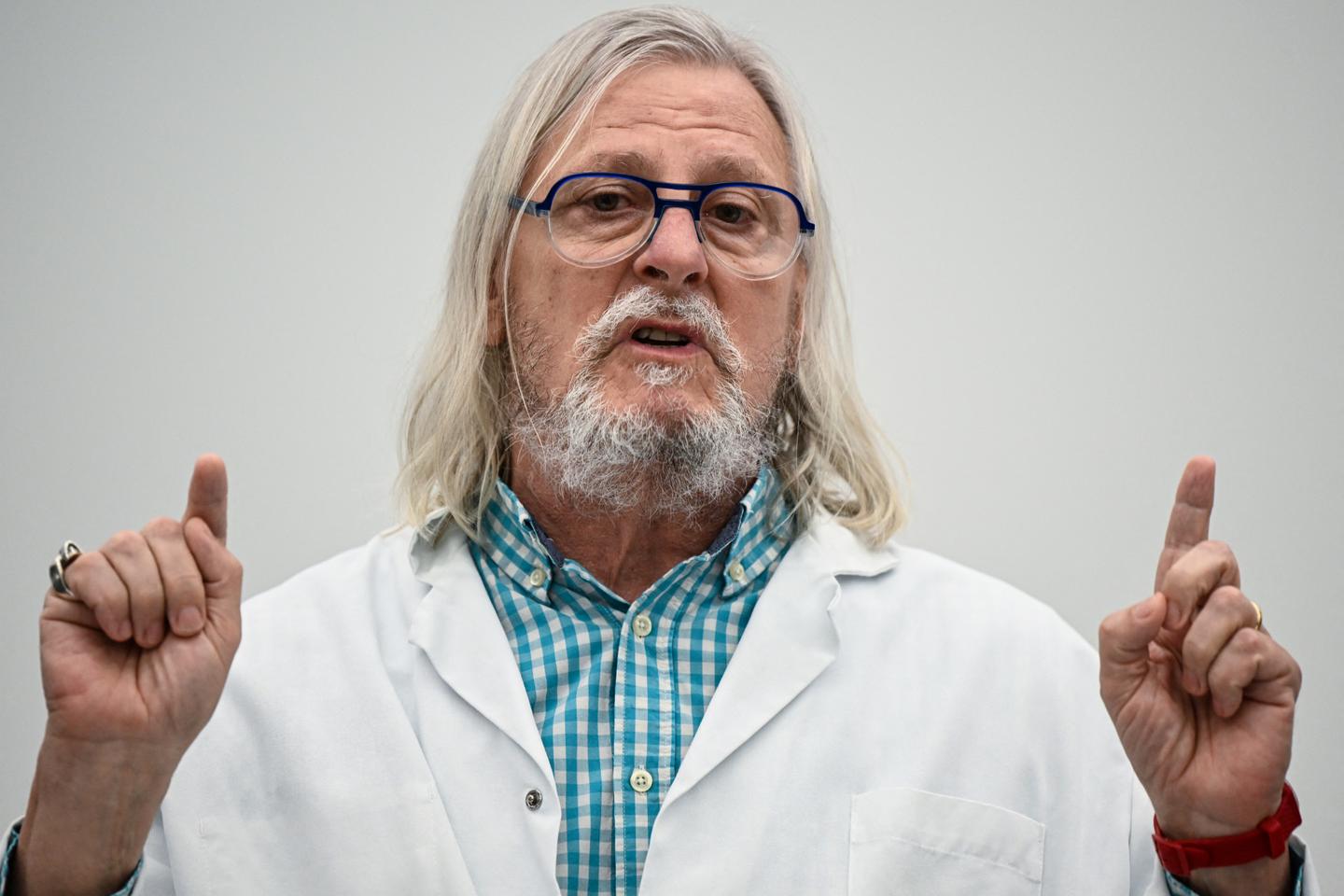 Didier Raoult dans « Le Monde », de scientifique « anticonformiste » à ...