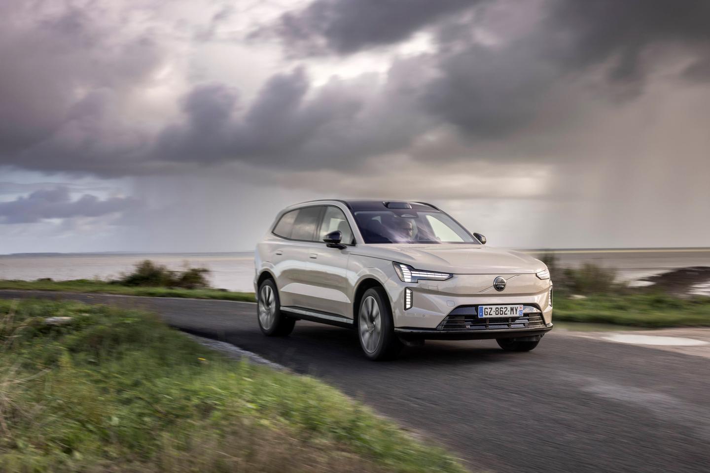 With the Volvo Ex90, luxury, weight and voluptuousness - NXT News