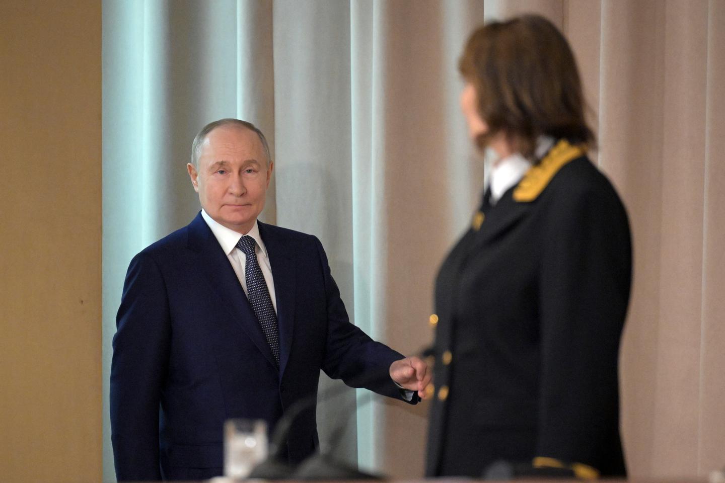 Putin's measured reactions contrast with Trump's explosive statements
