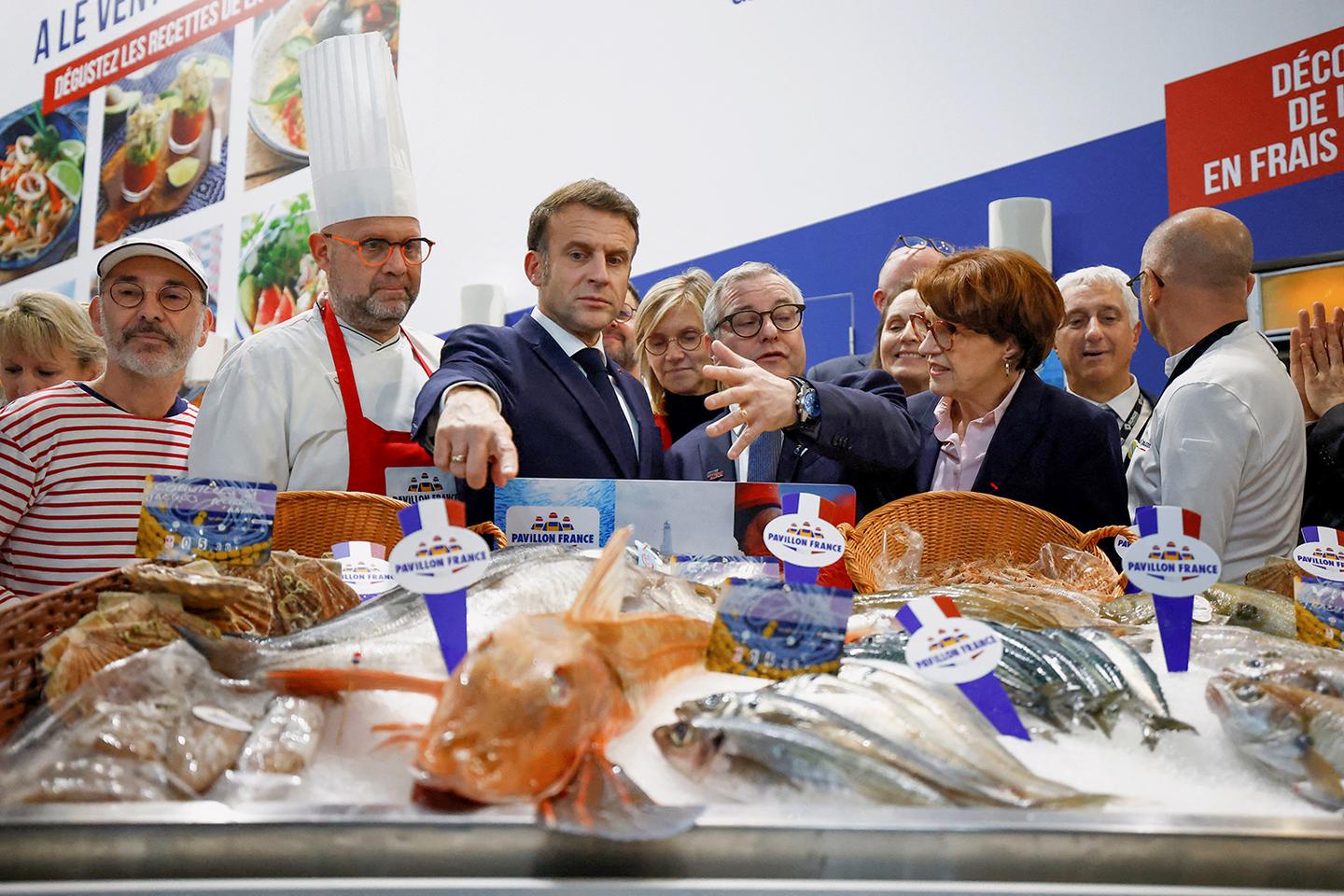 Emmanuel Macron comme un poisson dans l’eau, c’est peut-être un détail ...