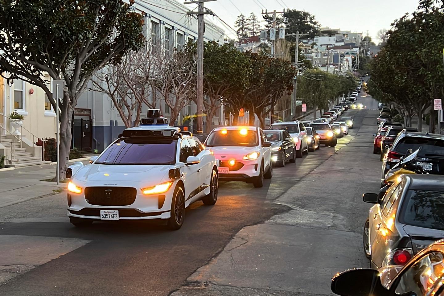 « Avec son robot-taxi, Google perd encore des centaines de millions de ...
