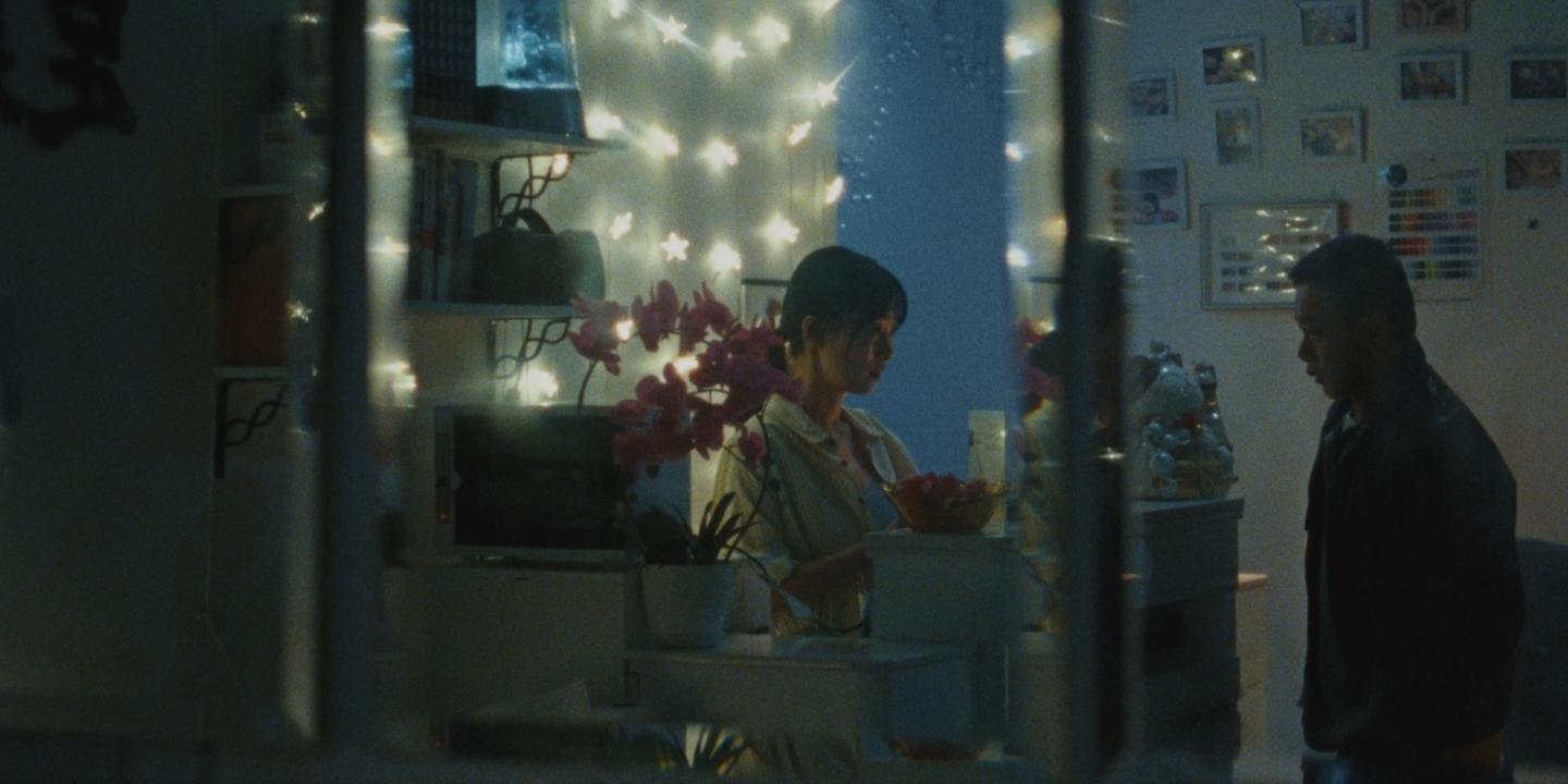Dans « Blue Sun Palace », Constance Tsang filme un salon de massage et ...