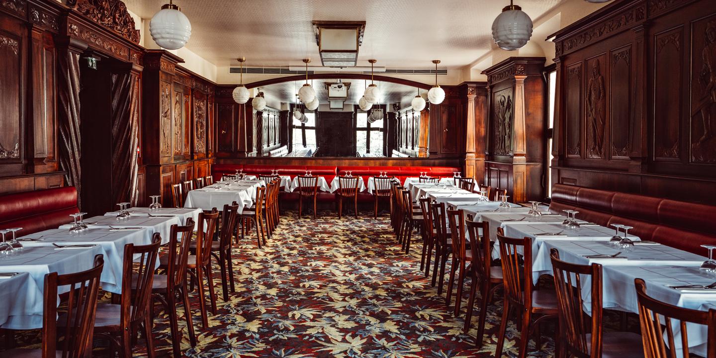 Le succès des bouillons, rare option pour manger assis et pas trop cher