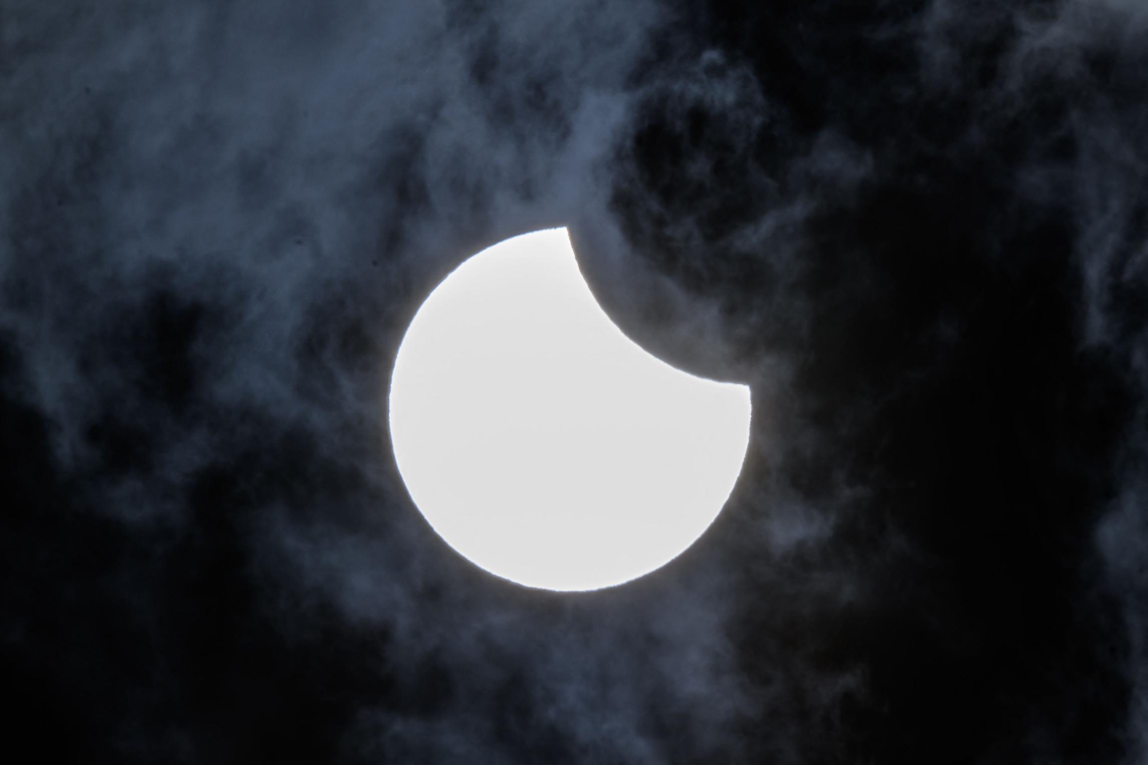 Eclipse solaire : où et comment l’observer en France, samedi 29 mars