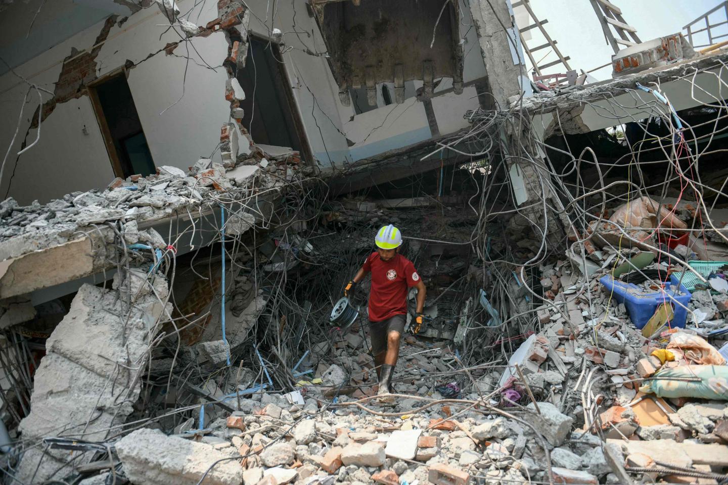 Earthquake in Myanmar: Death toll rises to more than 1,600 amid frantic ...