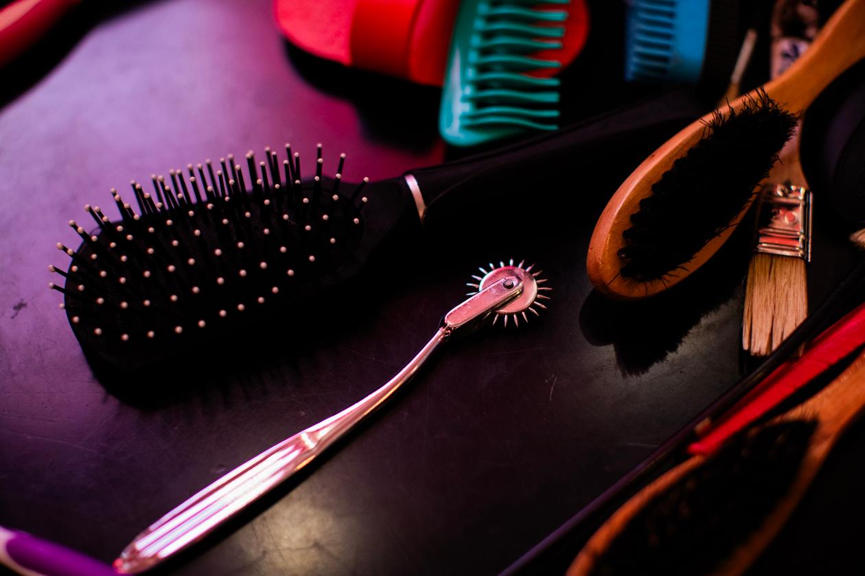 Plongée dans une séance de chatouilles : « Vous n’êtes pas à l’abri de ...