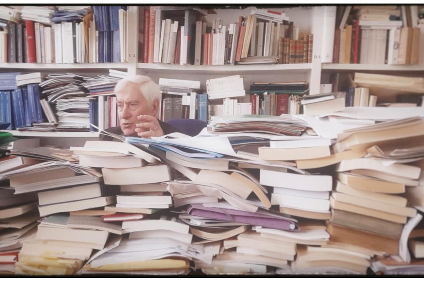 « Entrez sans frapper » : Carlo Ossola dans sa forêt livresque