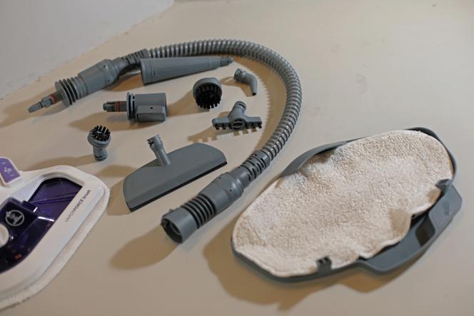 Le Polti Vaporetto SV440_Double est livré avec plus d’une dizaine d’accessoires qui peuvent être raccordés sur le nettoyeur à main détachable pour remplir différents types d’usages.