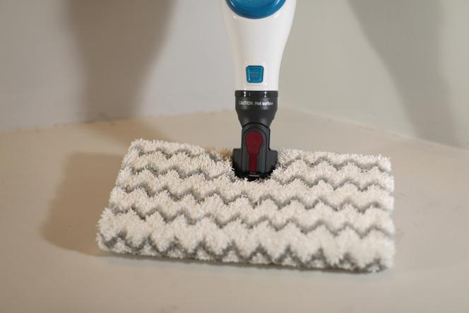 Le Shark S6001EU est équipé d’une large tête de lavage et d’épaisses lingettes qui peuvent être retournées pour nettoyer deux fois plus de surface avant de devoir les laver en machine.