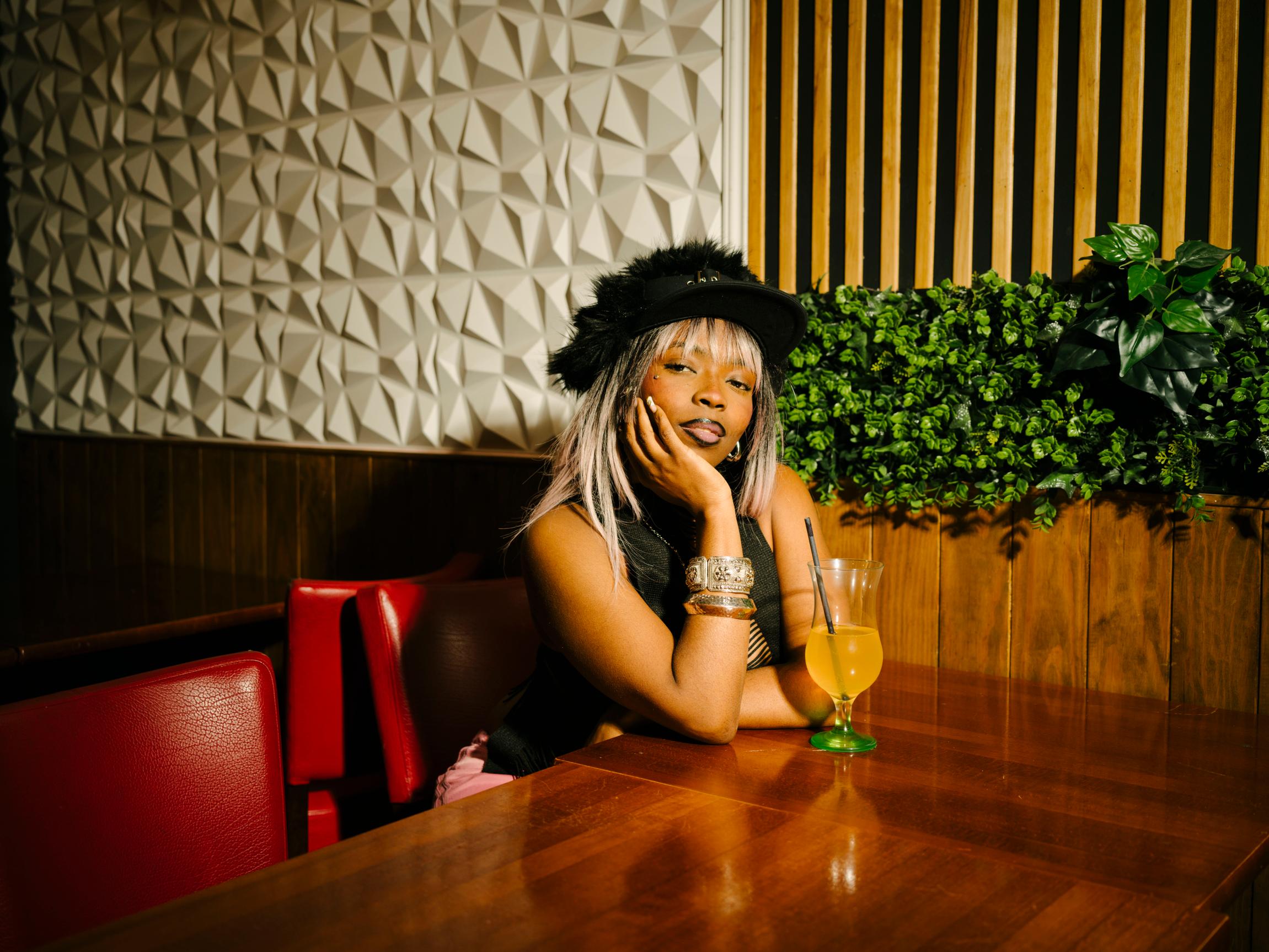 Un apéro avec Théodora : « Ma musique, c’est celle de toutes les ...