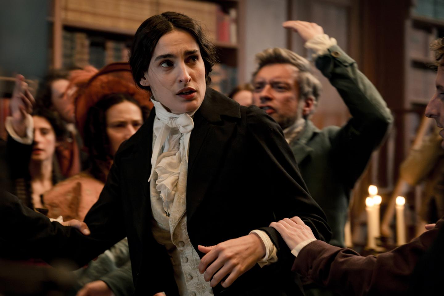 « La Rebelle », sur France 2 : Nine d’Urso se glisse avec une belle ...