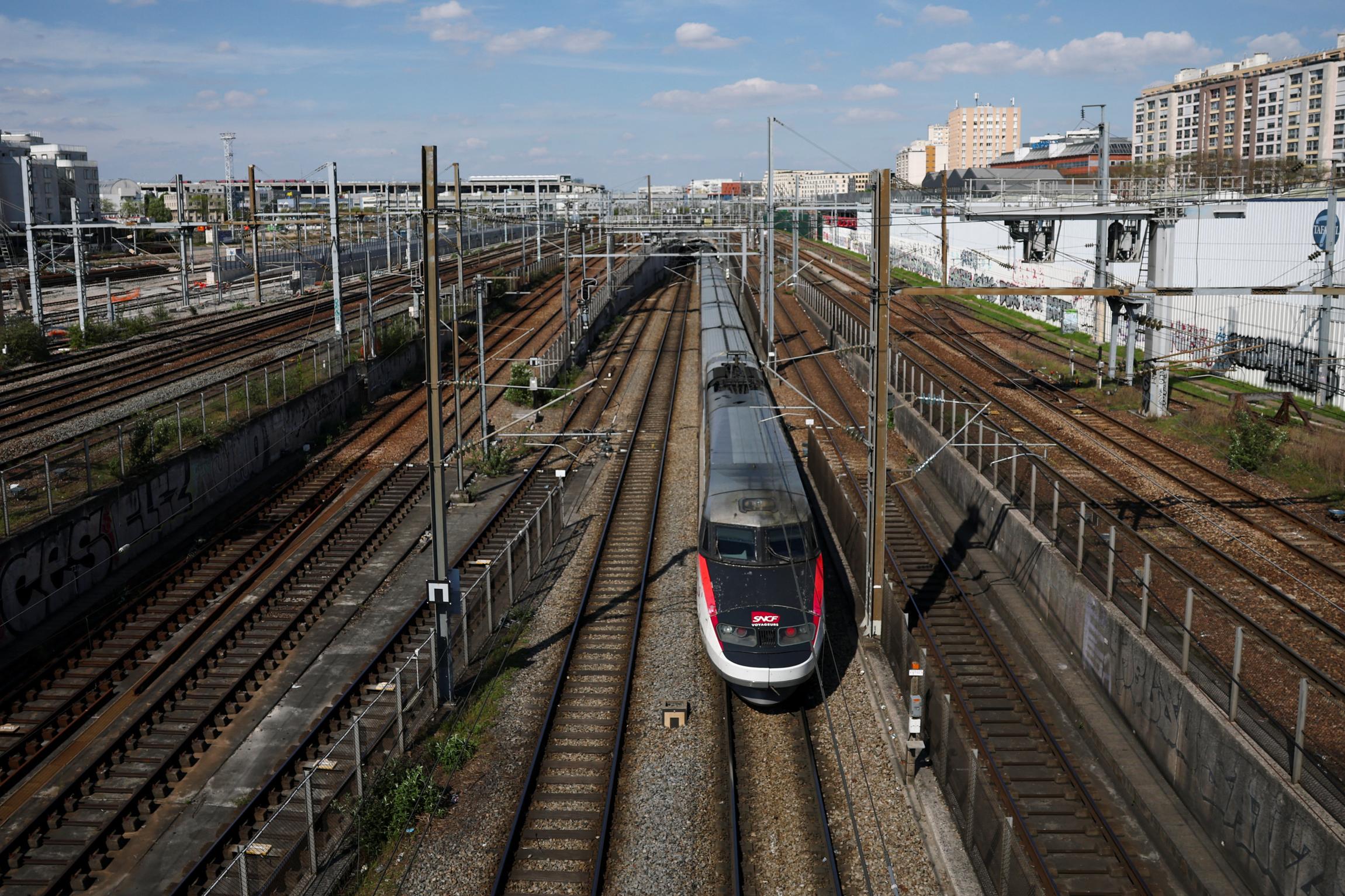 French rail strikes: Traffic will be 'strongly disrupted' in Paris ...