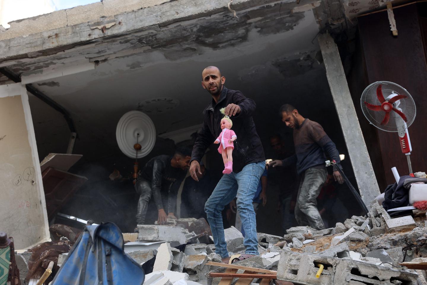 Le cri d’alarme des humanitaires sur la « fosse commune » que devient ...