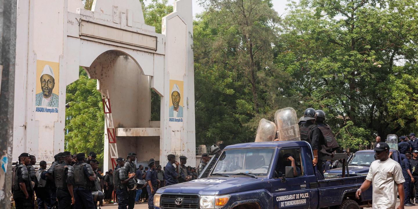 Au Mali, les partis manifestent contre leur possible dissolution et ...
