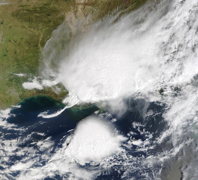 A key and enigmatic player in global warming? Clouds