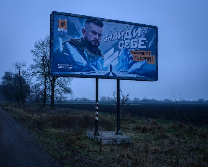 « Maman, je suis chez Azov » : l’armée ukrainienne tente de créer une ...