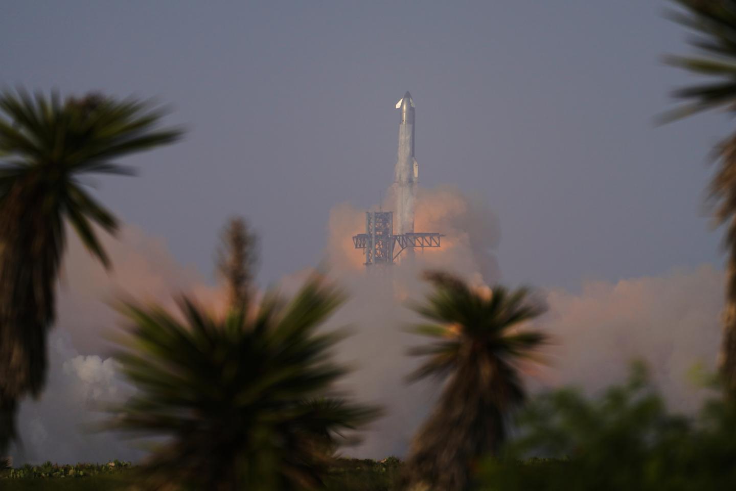 Musk's Starship megarocket blows up over Indian Ocean in latest bumpy test