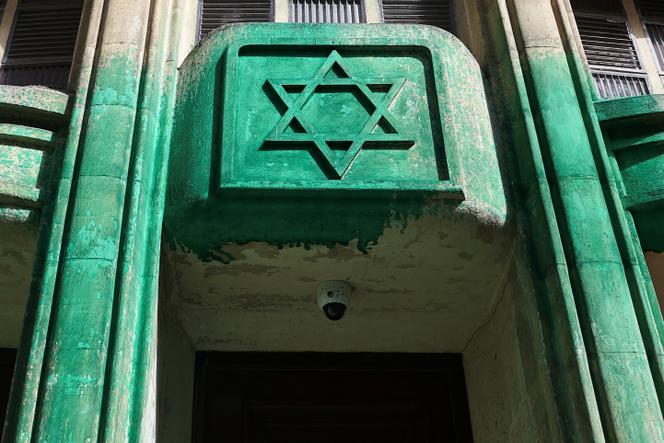 Paris: Holocaust memorial and three synagogues targeted by green paint ...
