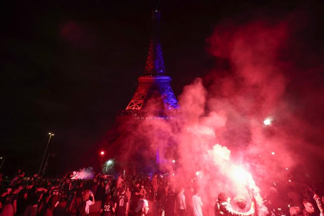 psg logo eiffel tower