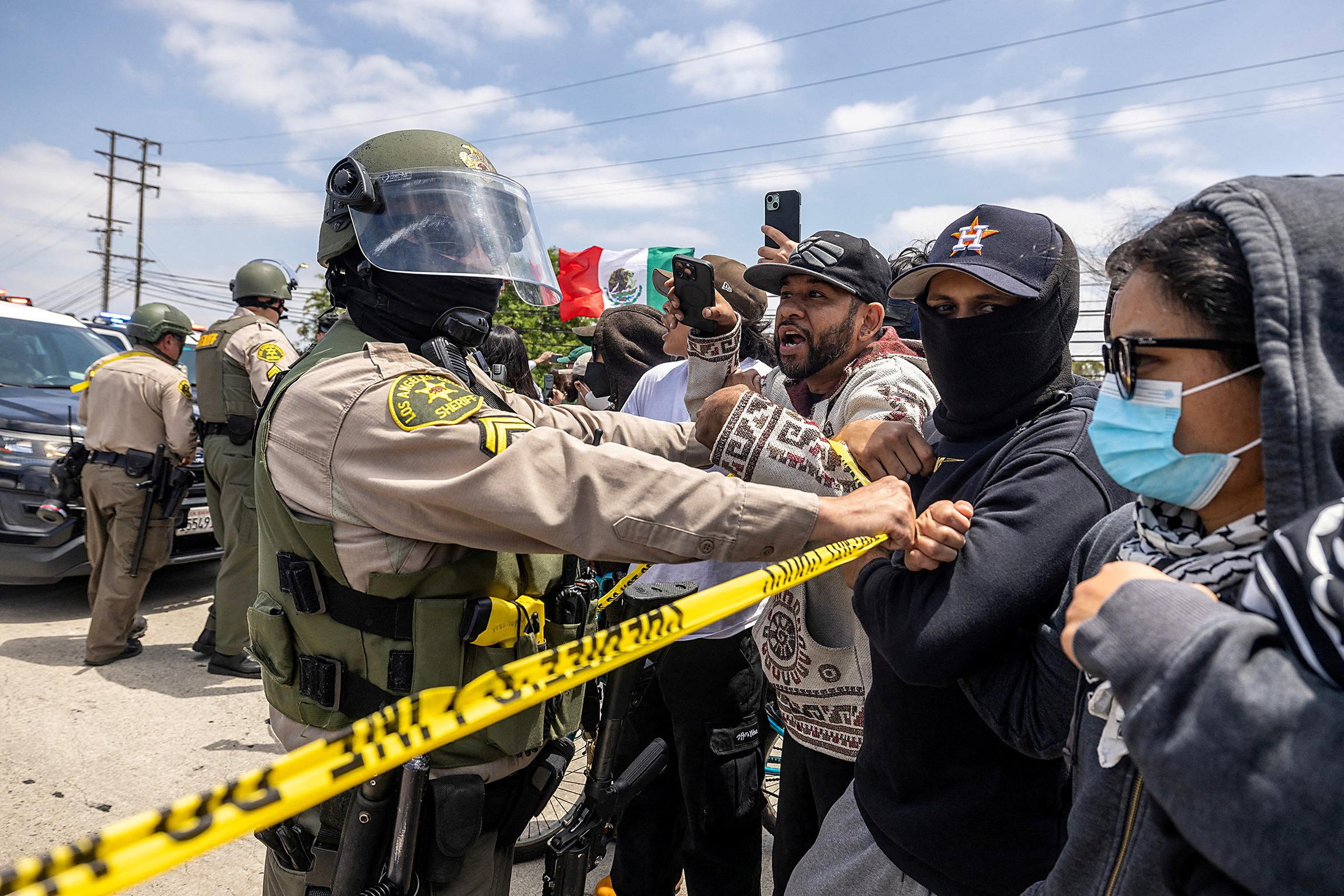 White House says it's deploying 2,000 national guards in LA after two ...