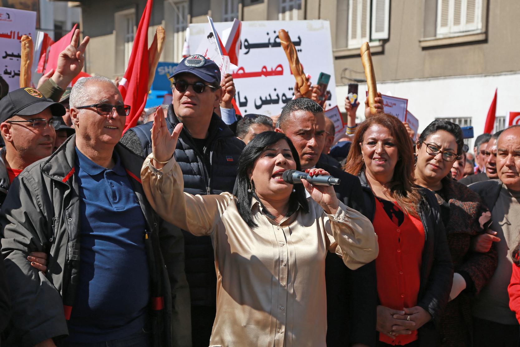 Tunisie : deux ans de prison pour l’opposante Abir Moussi en vertu d’un ...