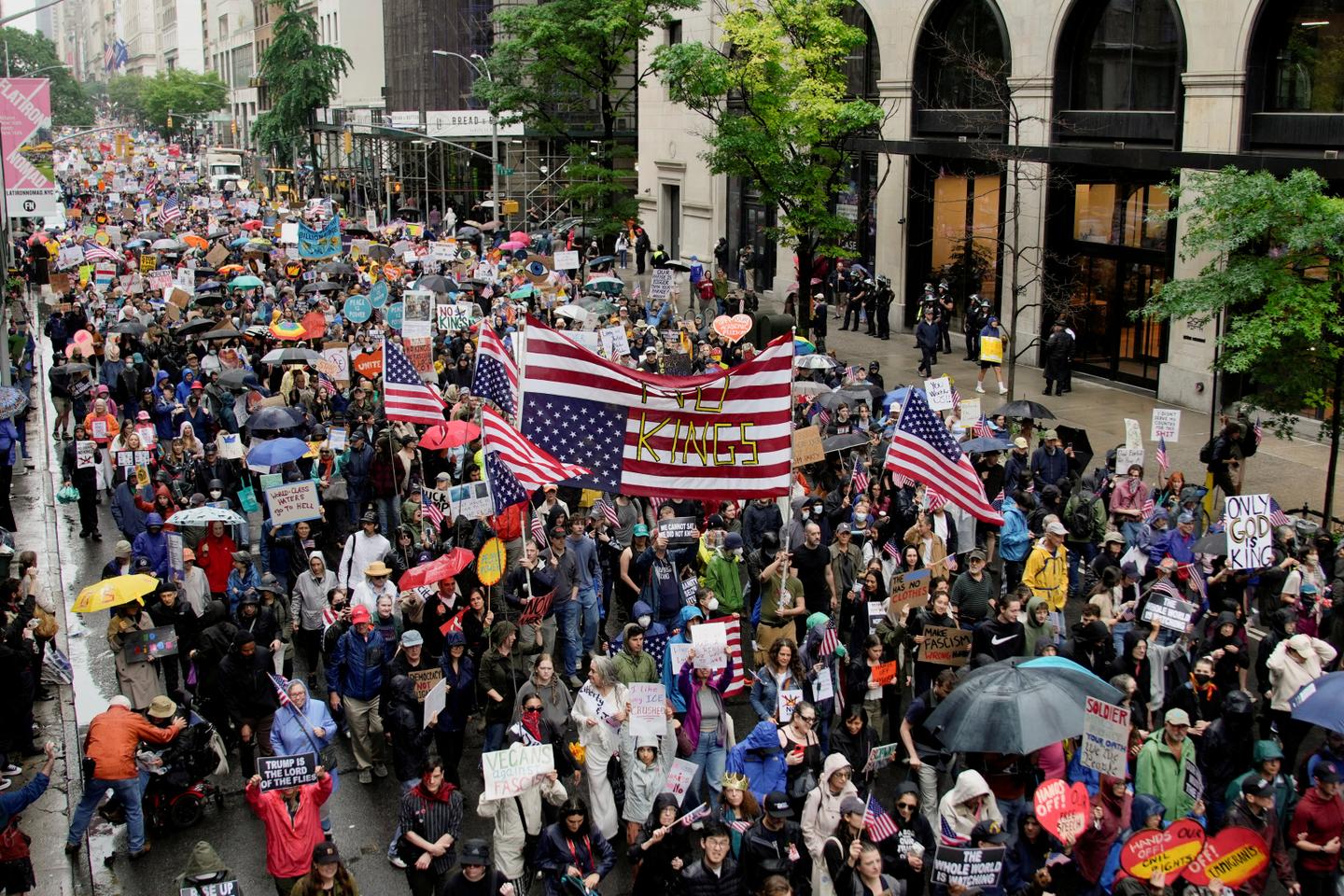 'No Kings' protesters rally in hundreds of US cities on same day as ...