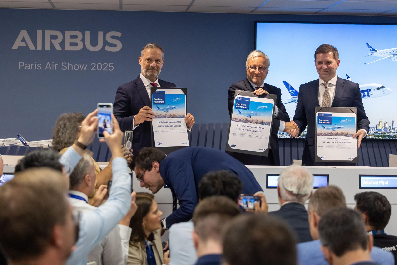 Airbus profite du recentrage européen de la Pologne et engrange une grosse commande d’A220 de LOT