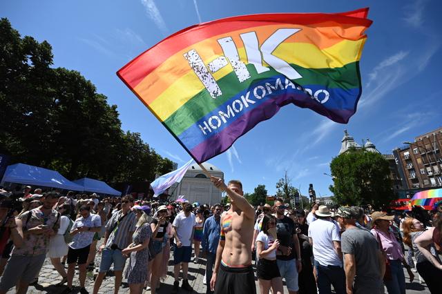Hungary drops charges against organizers of banned Pride marches