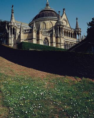 La « comtesse rouge » et le tombeau interdit : les cendres d’une ...