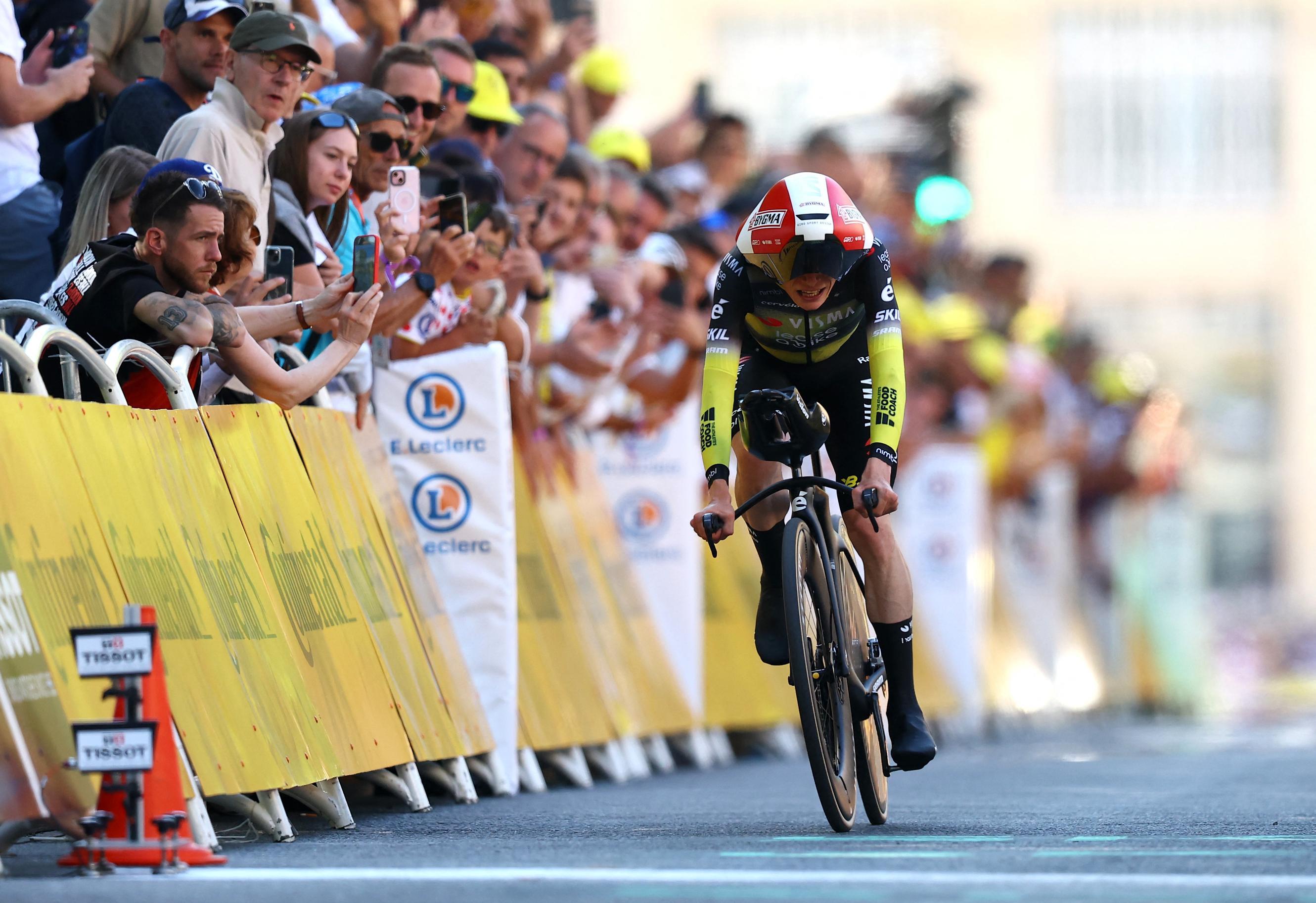 Tour de France 2025 : Remco Evenepoel remporte le contre-la-montre, Tadej Pogacar déjà maillot ...
