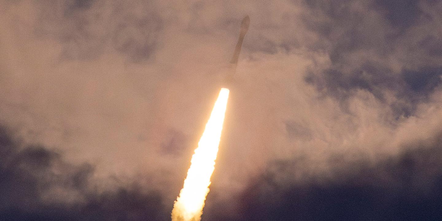 @leileilu leak i guesstimate her age to be in her late