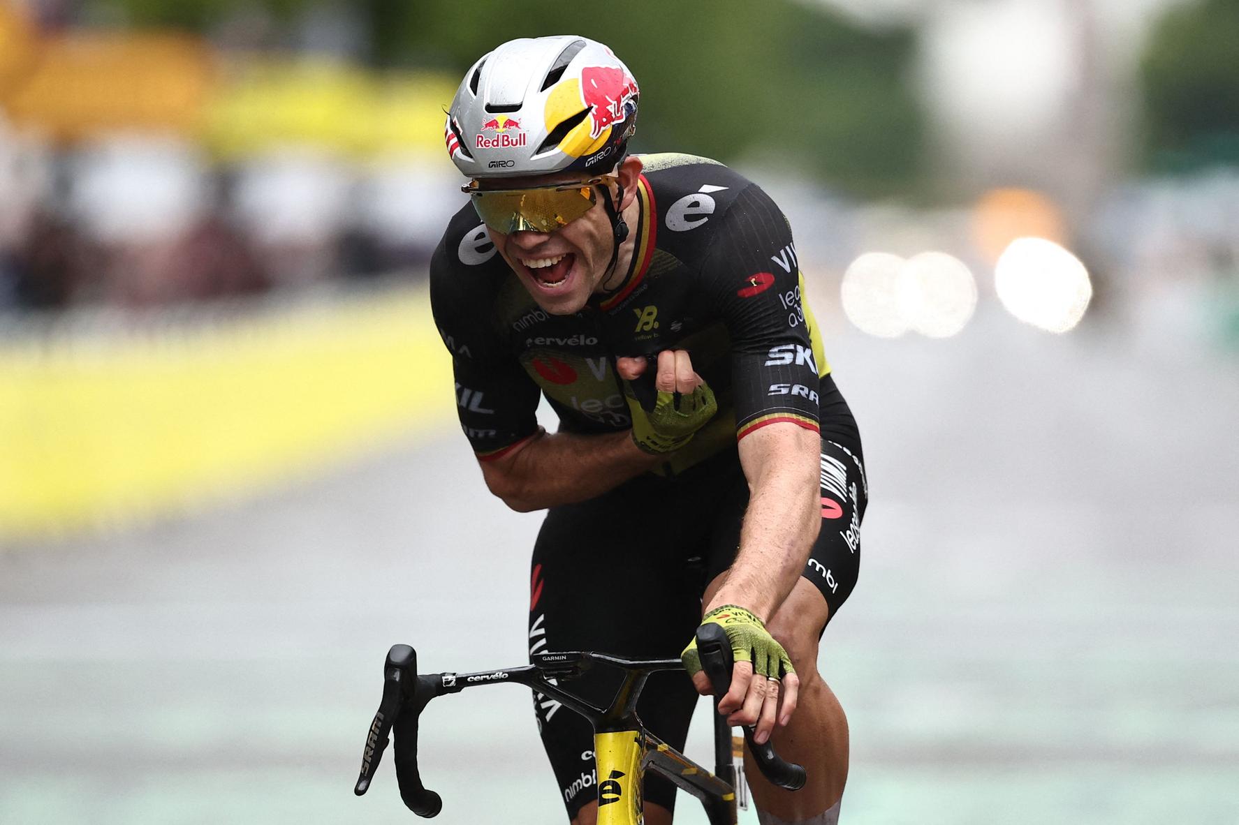 Tour de France 2025 : revivez la victoire d’étape de Wout van Aert sur les Champs-Elysées et le ...