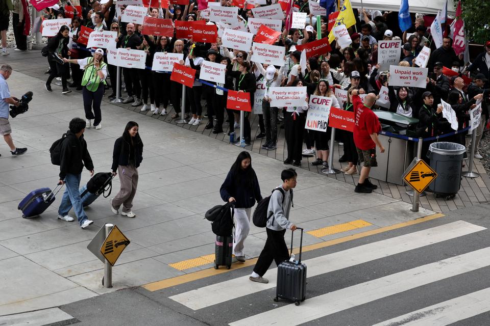 Strike by 10,000 Air Canada flight attendants declared illegal