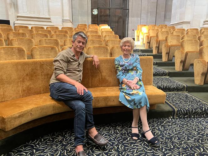 Dans « Kolkhoze », Emmanuel Carrère devient le fils de sa mère