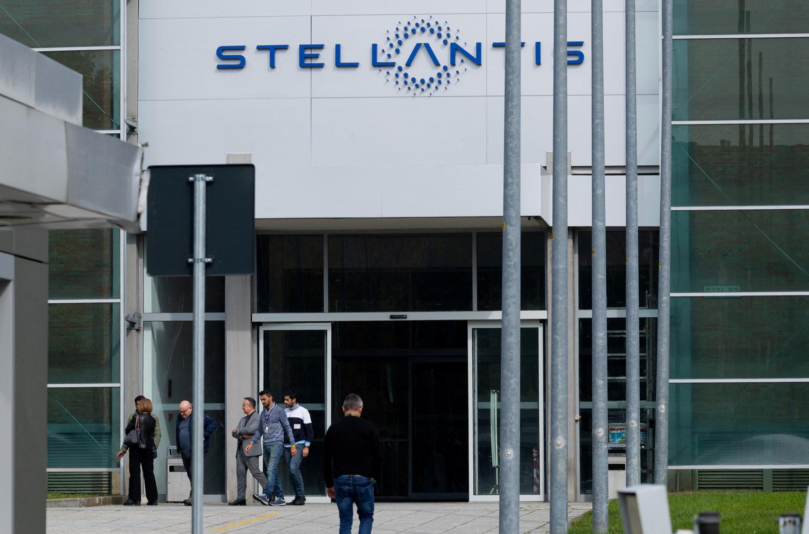 Le patron de Stellantis critique à son tour, après ceux de BMW et de ...